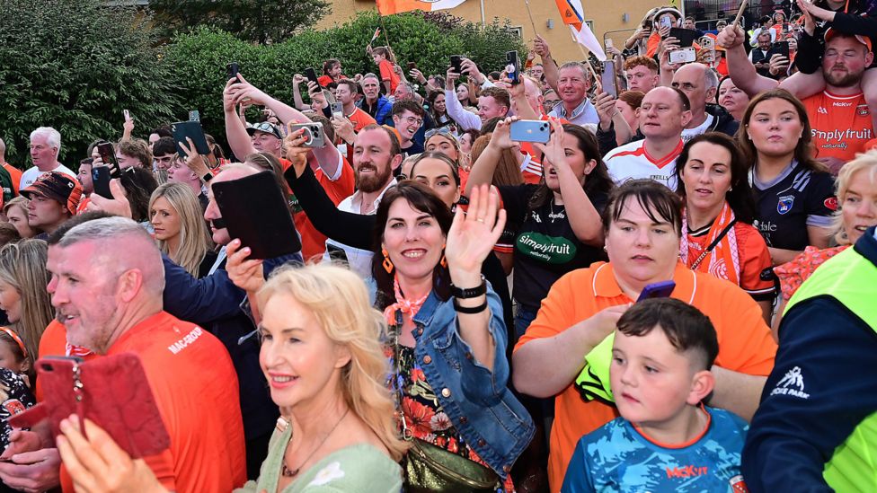 All-Ireland Final: Fans welcome Armagh after Sam Maguire win - BBC News