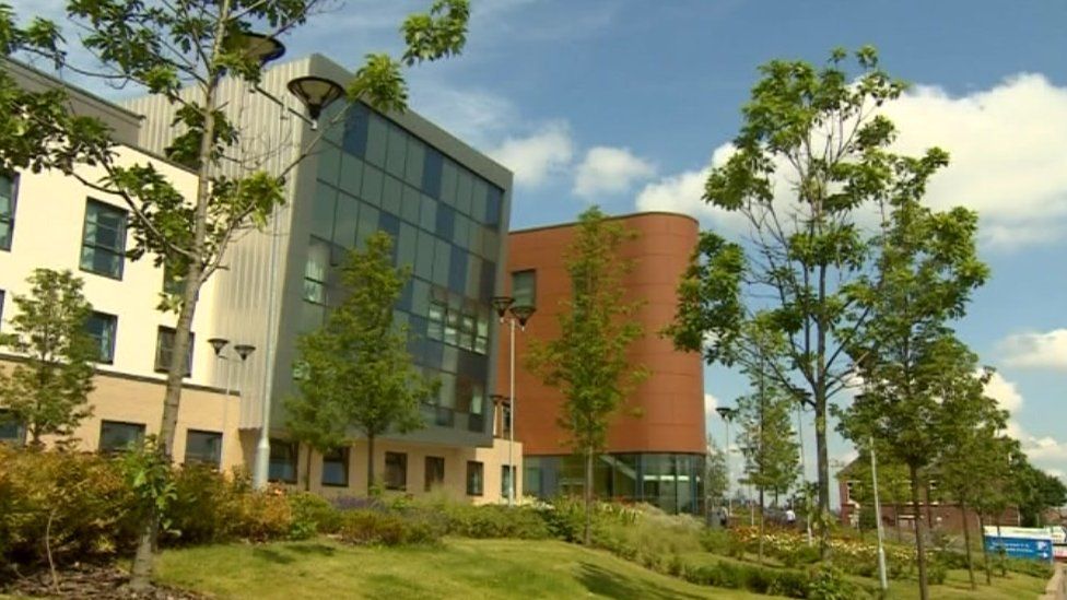 Covid-19: Walsall Manor Hospital suspends visits - BBC News