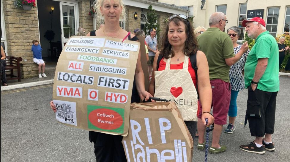 Asylum hotel: Protest against plans for Llanelli's Stradey Park - BBC News