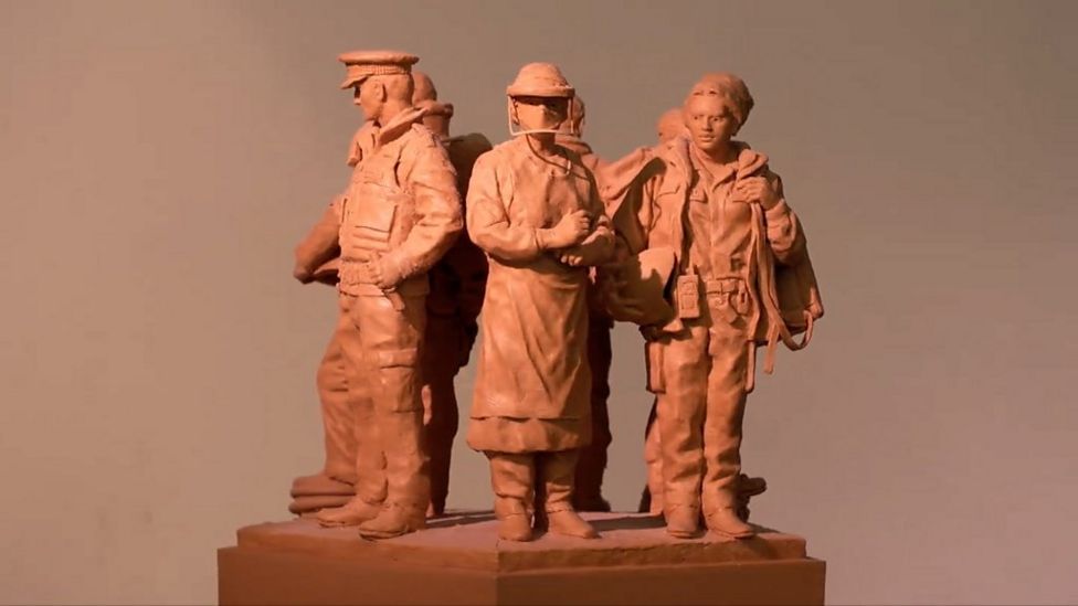 Covid: Medic memorial statue for 999 Cenotaph unveiled - BBC News