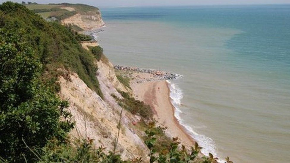 Plan to save Fairlight homes from coastal erosion - BBC News