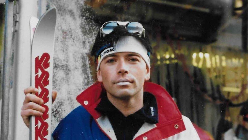 Stifyn Parri 'wedi helpu ei hun ac eraill' drwy Brookside - BBC Cymru Fyw