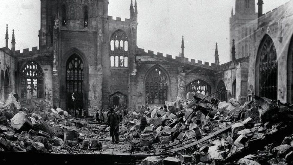 Coventry Blitz: 'Father thrown into brook by bomb' - BBC News