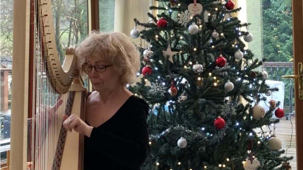 Nadolig perffaith cyflwynwyr Swyn y Sul - BBC Cymru Fyw