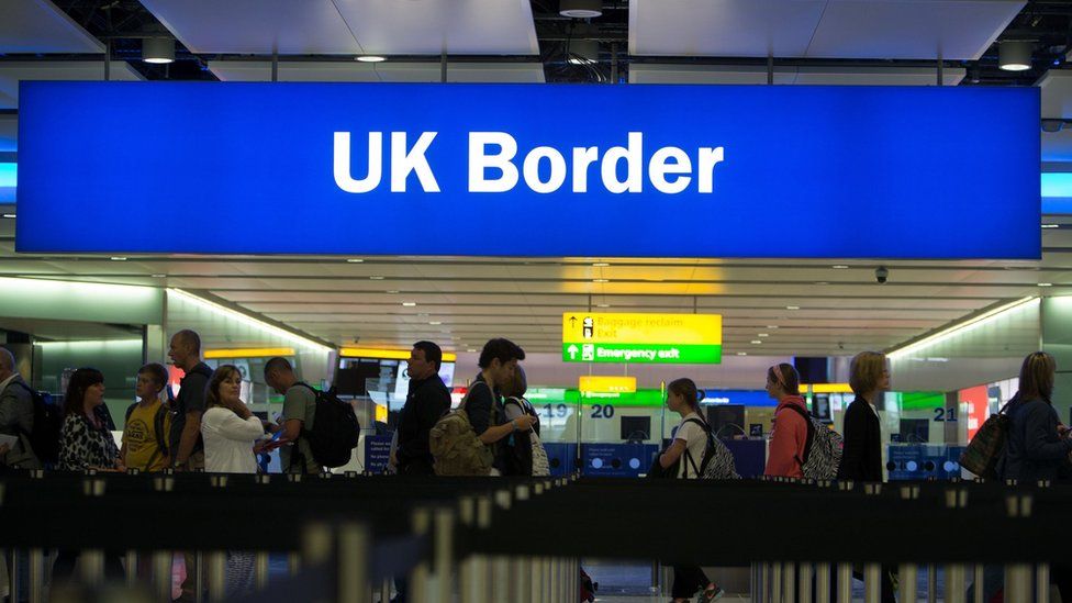 Illegal UK entry arrests surpass 27,000 in three years - BBC News