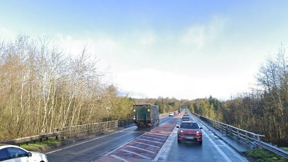 Murder arrest after man killed in bridge crash - BBC News