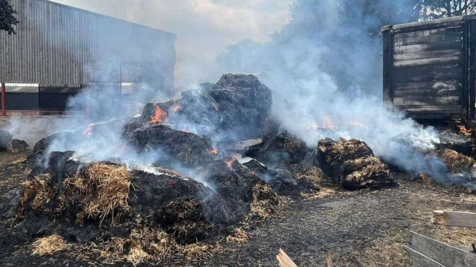 Essex and Suffolk crews tackle straw fire in Stoke-by-Nayland - BBC News