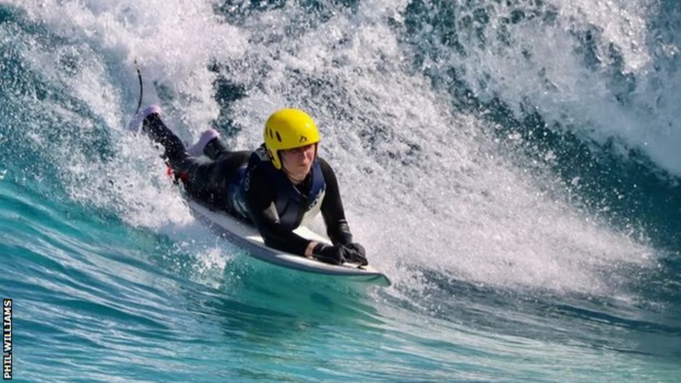 Hannah Dines: Former Para-cyclist on her new surfing career - BBC Sport