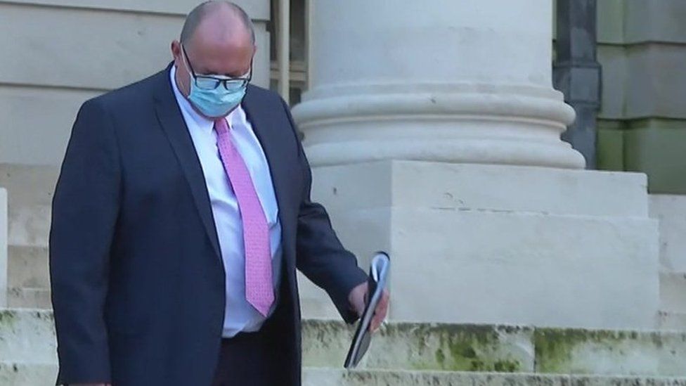 Cardiff train fall: Conductor cleared of endangering safety - BBC News