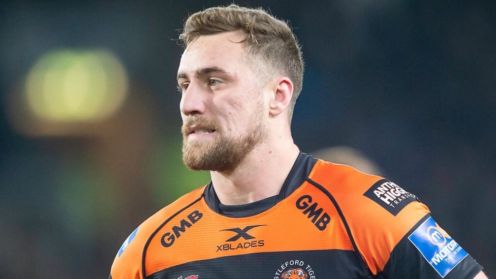 Super League: Wigan Warriors 46-16 Wakefield Trinity - BBC Sport