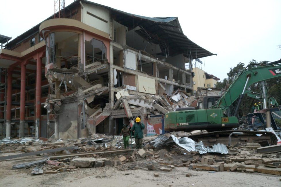 Kenya tears down 'illegal' upmarket mall - BBC News