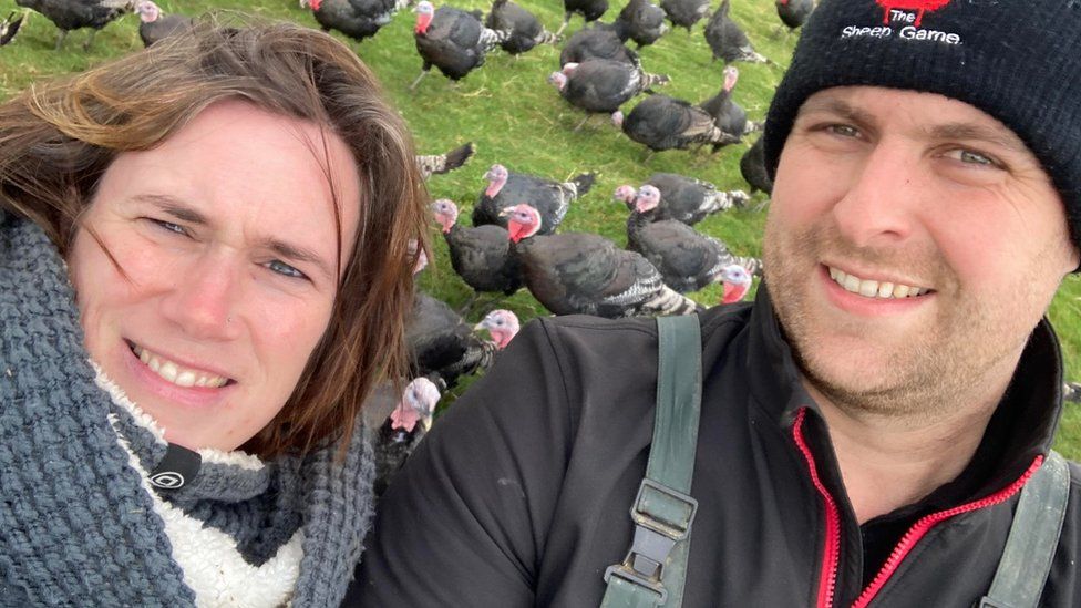 Turkey farms want end to Christmas staff shortage - BBC News