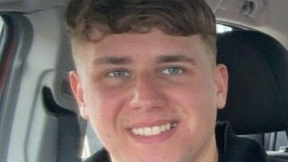 Rotherham: Two further arrests in hit-and-run murder inquiry - BBC News