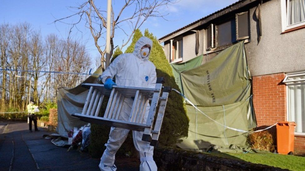 Witnesses appeal over 'despicable' fire murder in Milngavie - BBC News