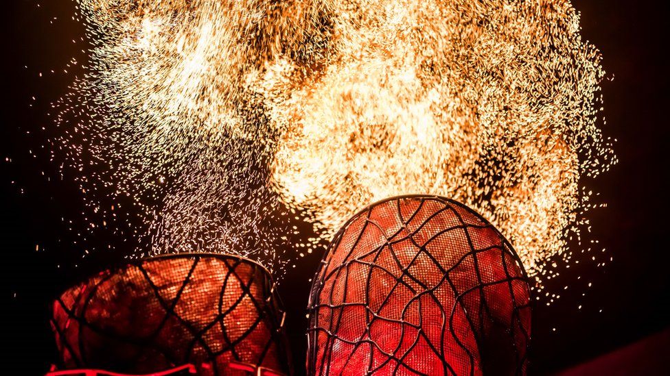 NI Science Festival returns with trip around the human body - BBC News