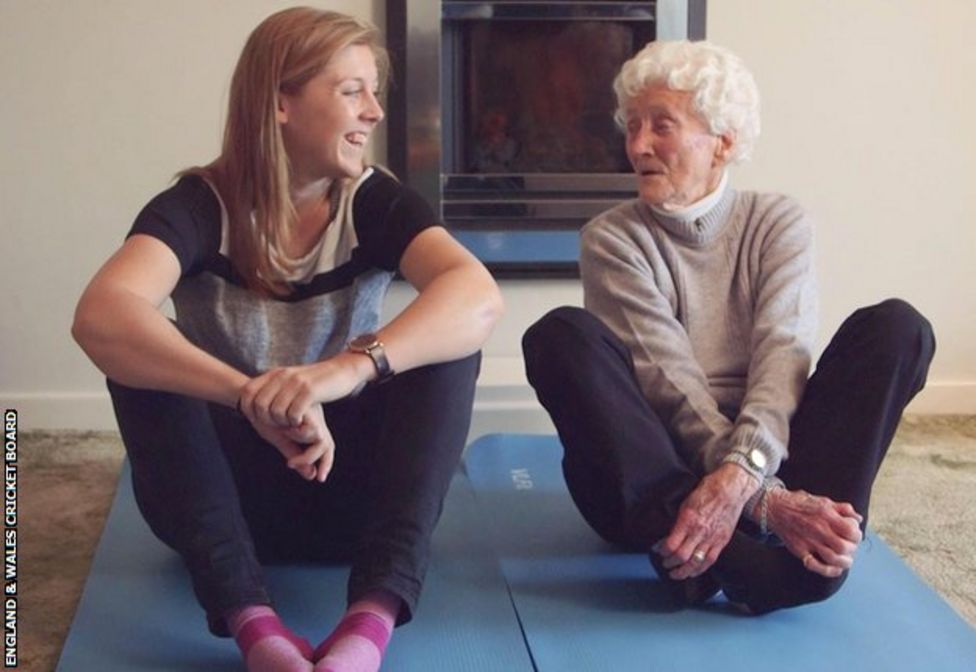 Obituary: Eileen Ash, the world's oldest Test cricketer - BBC Sport