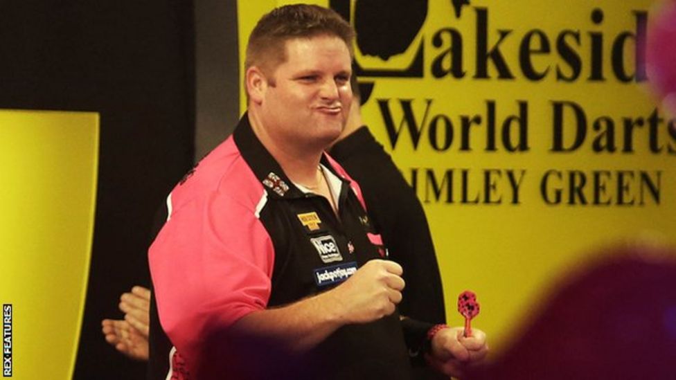 BDO World Championships: Bond movie inspires Mitchell defence - BBC Sport