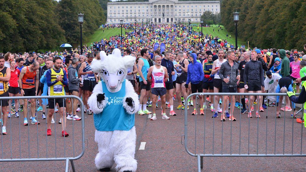 In pictures: Belfast City Marathon 2021 - BBC News