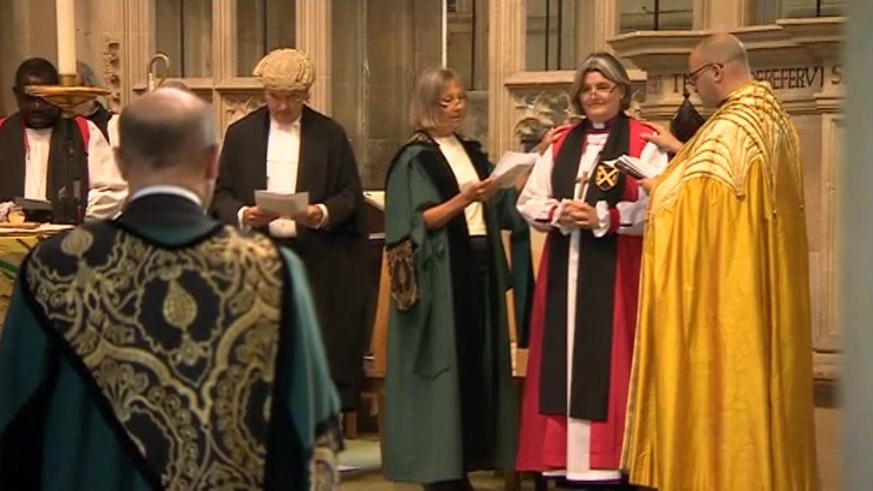 Ruth Worsley installed as new Bishop of Taunton - BBC News