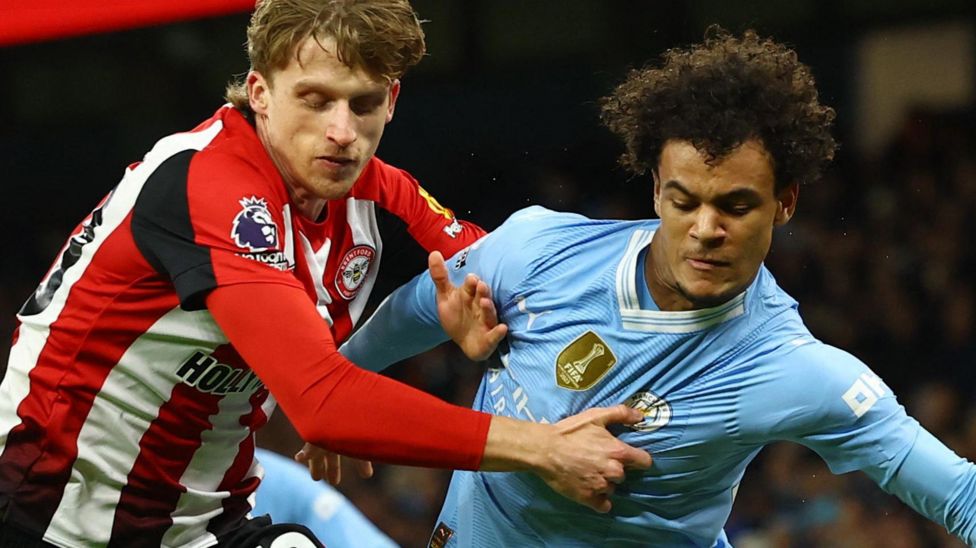 Oscar Bobb signs new contract: Man City 'best possible place to be ...