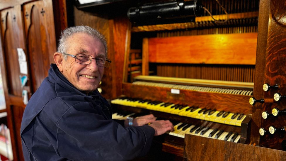 Durham man, 82, retires after fixing church organs for 60 years - BBC News