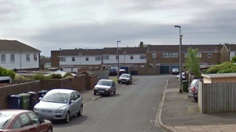 Arrest after 'axeman' spotted near St Neots school - BBC News