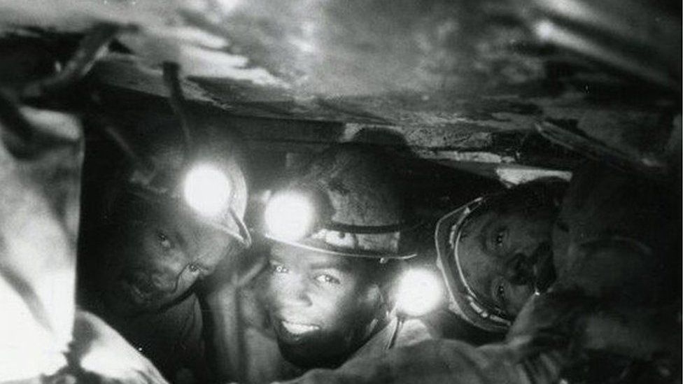 Gedling Colliery miners mark 25 years since pit closure - BBC News