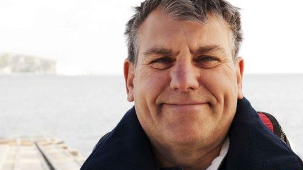 Swanage lifeboat volunteer retires after nearly four decades - BBC News