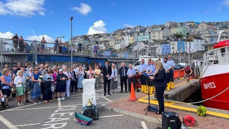 Brixham holds first National Fishing Remembrance Day - BBC News