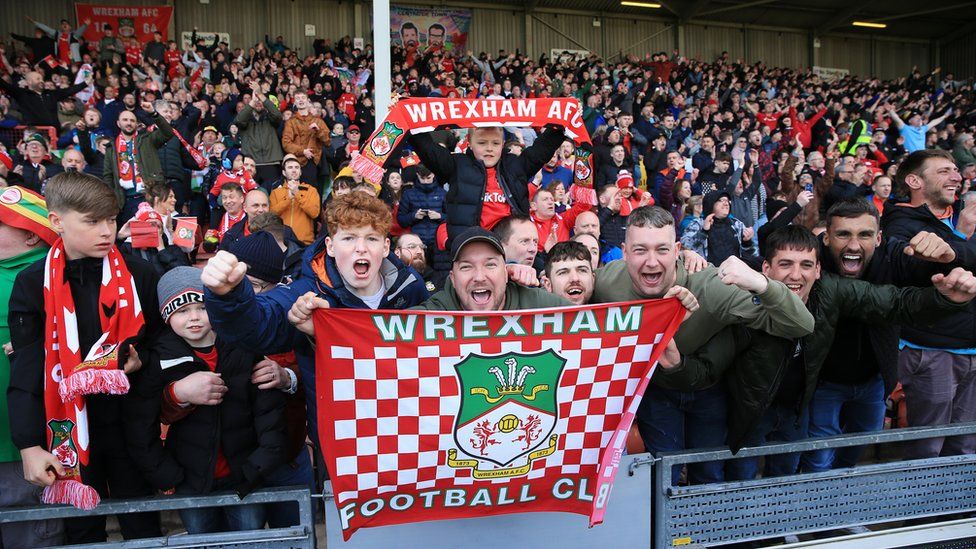 Llwyddiannau CPD Wrecsam yn hwb i dwristiaeth y ddinas - BBC Cymru Fyw