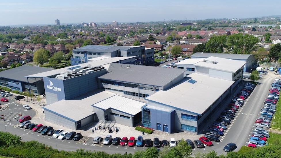 New College Swindon granted university centre status - BBC News