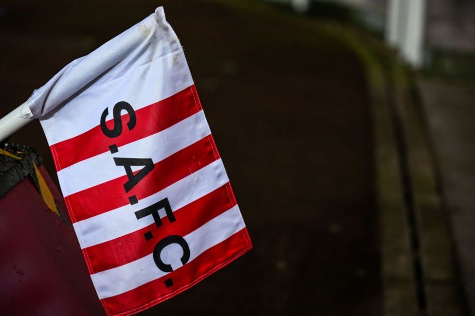 Charlie Hurley: Sunderland legend dies aged 87 - BBC Sport