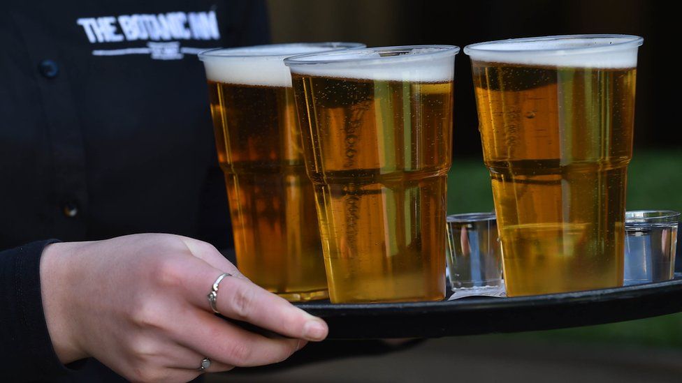 Covid-19: NI hospitality frustrated at bank holiday closures - BBC News