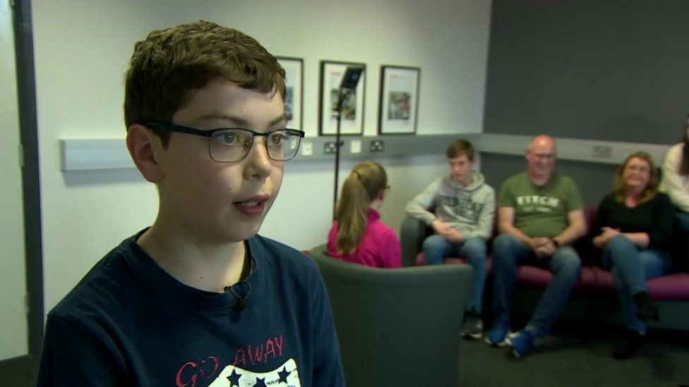 One child's wait for a heart transplant in NI - BBC News