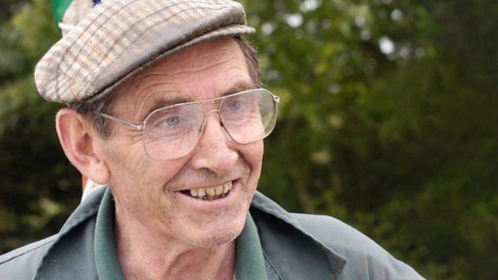 Brychan Llŷr 'wedi cael digon o deimlo'r afiechyd' - BBC Cymru Fyw