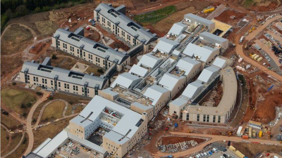 New Dumfries hospital completed on schedule - BBC News