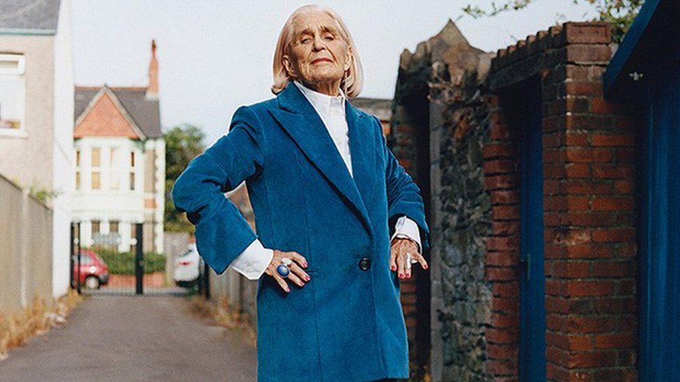 Dilys Price: The 86-year-old skydiver turned Helmut Lang model - BBC News