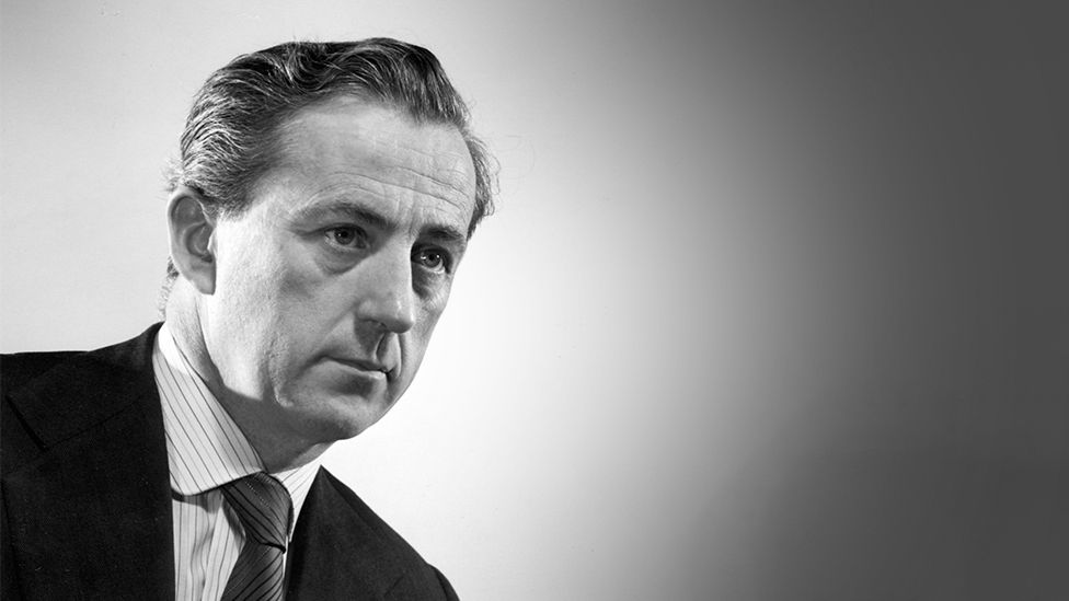 Emyr Humphreys: 'Cultural giant' author dies at 101 - BBC News