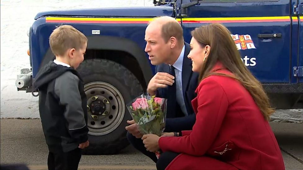 William and Kate mark 12th wedding anniversary with photo - BBC News
