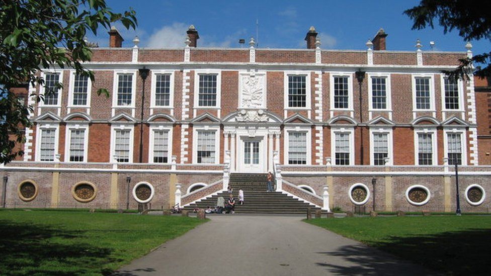 Liverpool stately home Croxteth Hall to be run by trust - BBC News