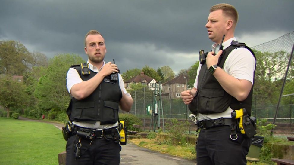 Met Police: Fall in mental health call-outs saves officers' time - BBC News