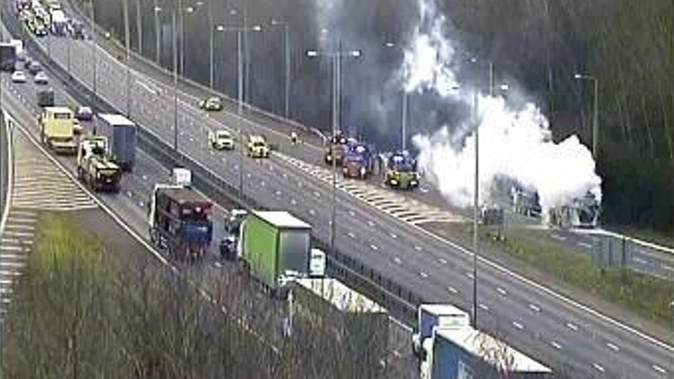 M1: Lorry carrying tonnes of tyres catches fire in Leicestershire - BBC ...