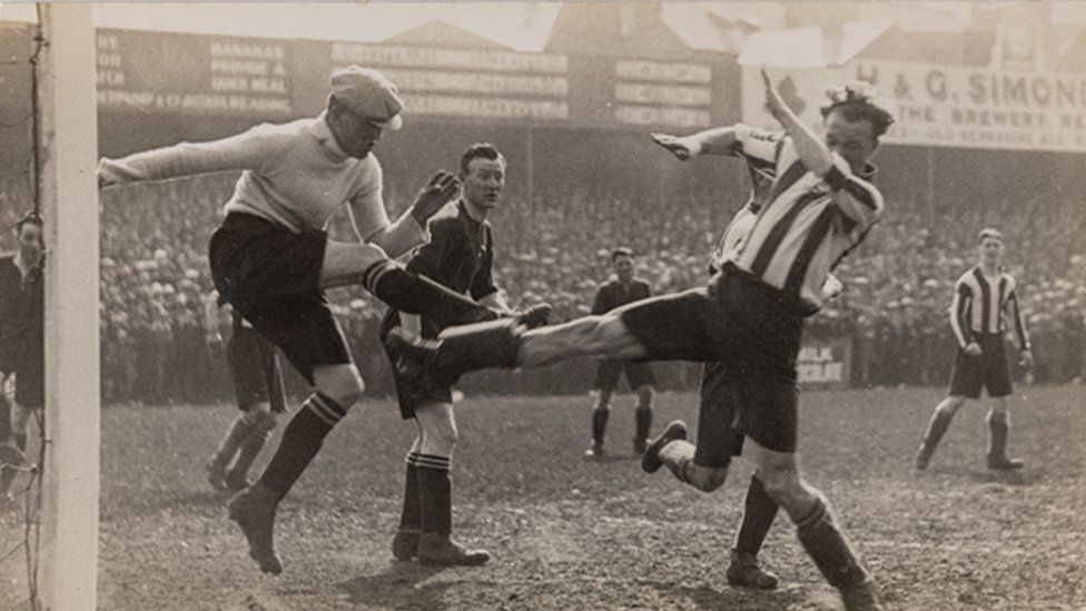 Reading Football Club's 150 years celebrated at exhibition - BBC News