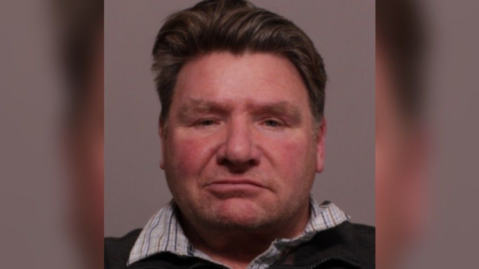 Dad's toilet used to hide 100k ram-raid cash - BBC News