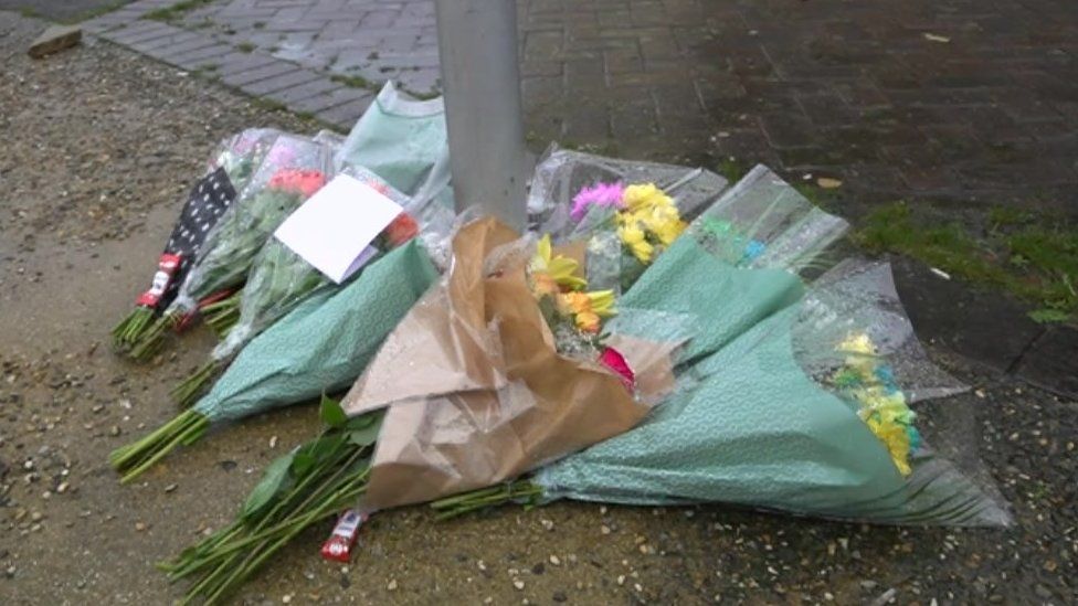 Rugby murder probe after man stabbed multiple times dies - BBC News