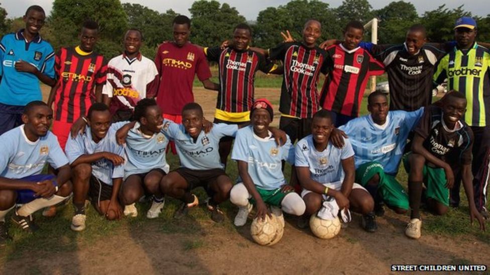 Football fans give shirts to homeless in 'amnesty' - BBC News