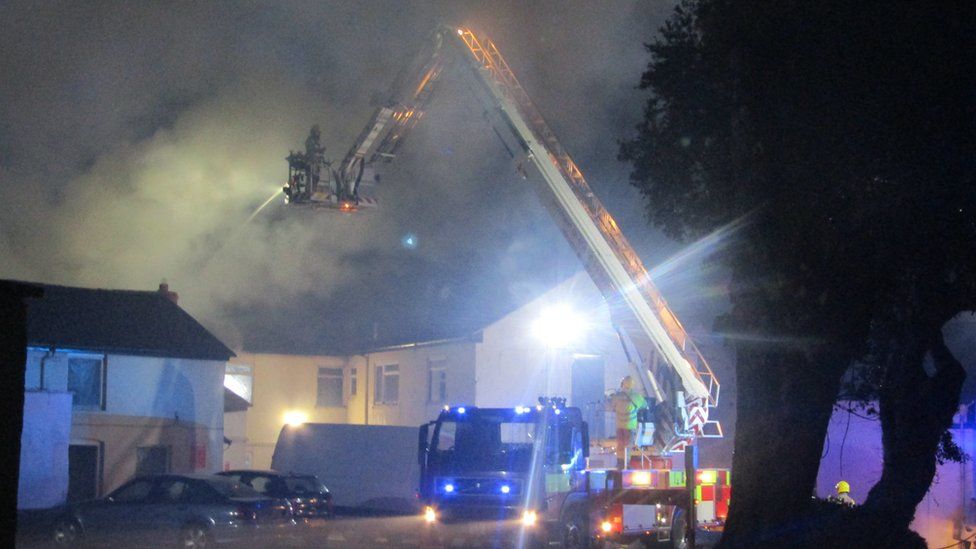Llangollen fire death: Man killed in blaze at Denbighshire house - BBC News