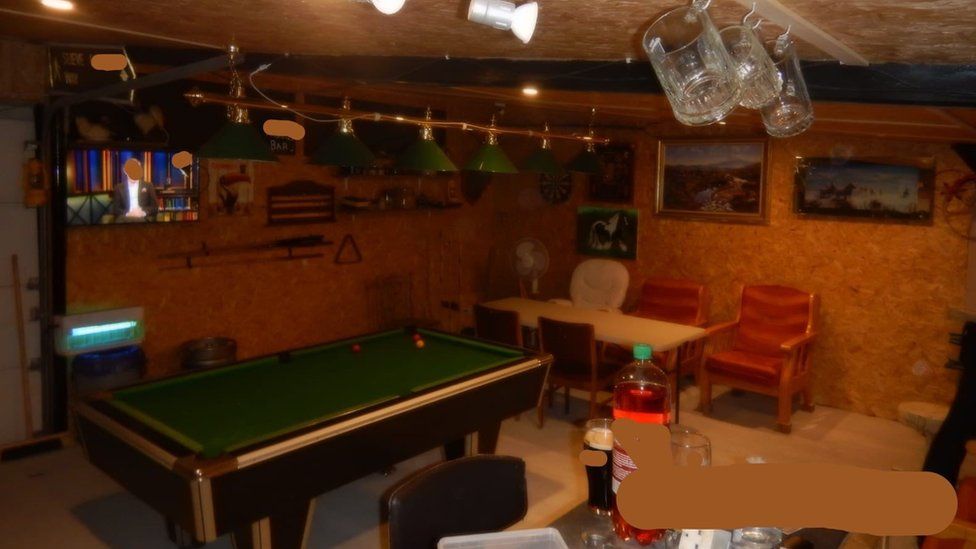 Coronavirus: Three shebeens searched by police in Republic - BBC News