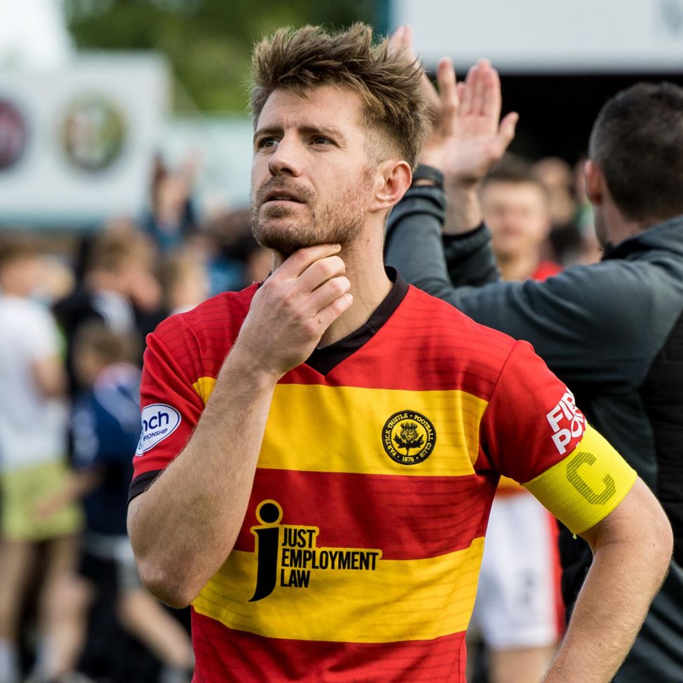 Dundee Utd sign Partick Thistle captain Docherty - BBC Sport