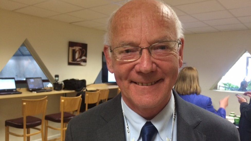 Disgraced music mogul Jonathan King says Surrey PCC 'must go' - BBC News